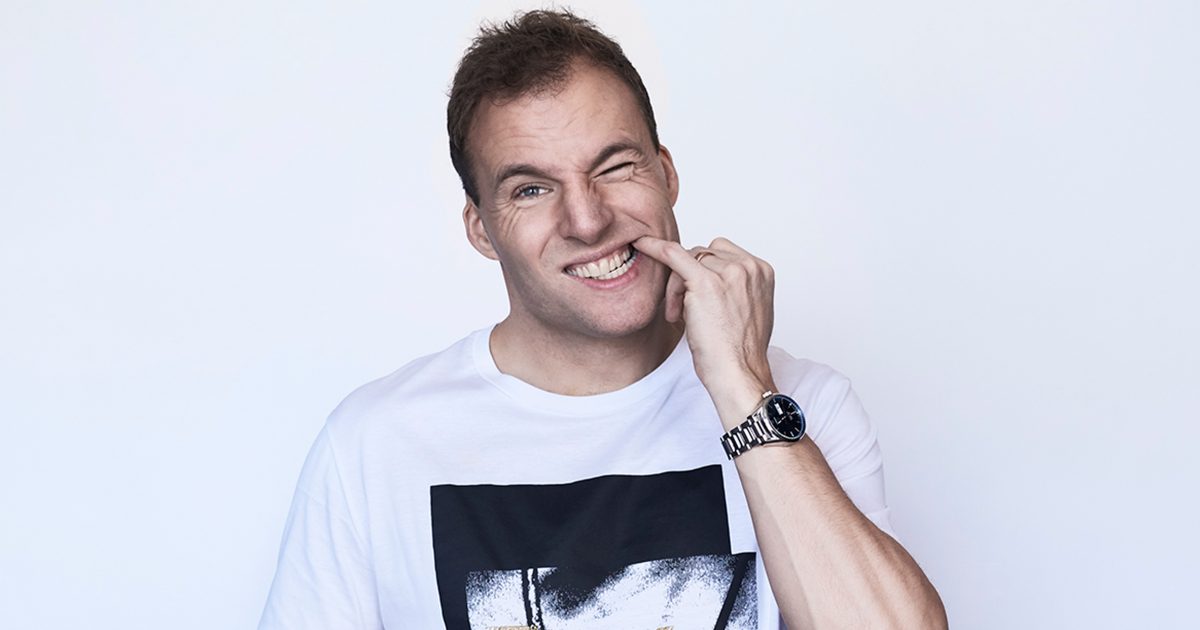 Simon Talbot varmer op for Gabriel Iglesias | All Things Live